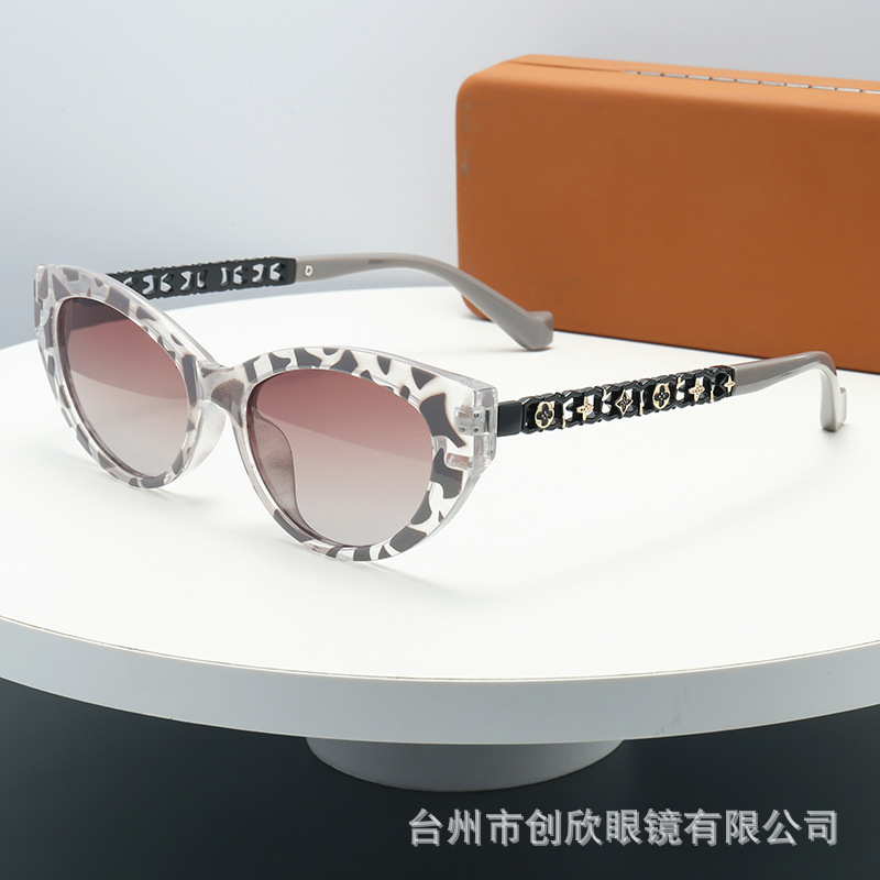 Die cut leg cats eye shaped sunglass - Ariano